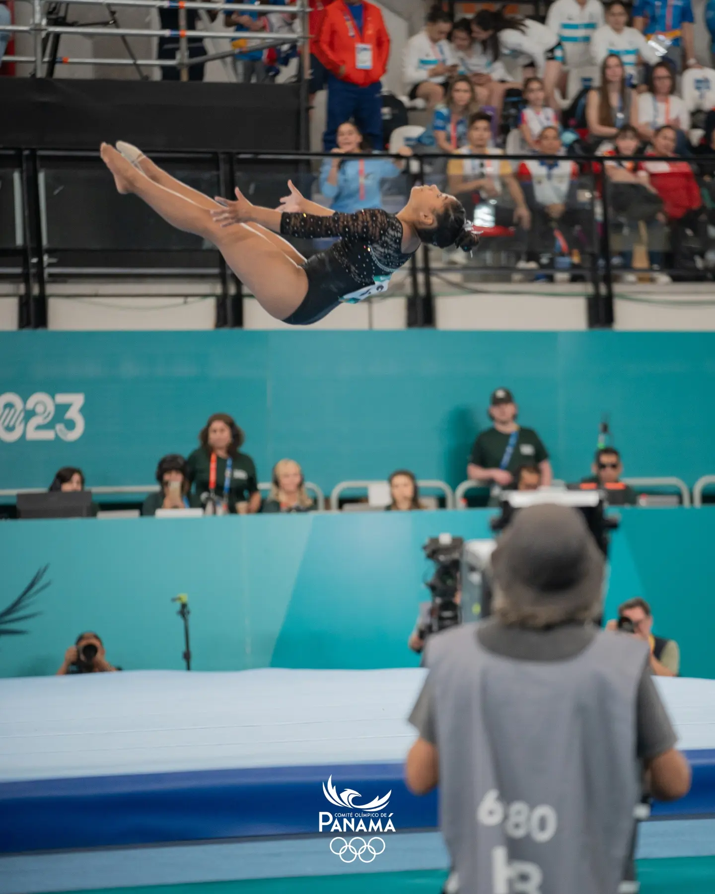 Hillary Heron obtiene el sexto lugar en la final de suelo en gimnasia artística femenina ...